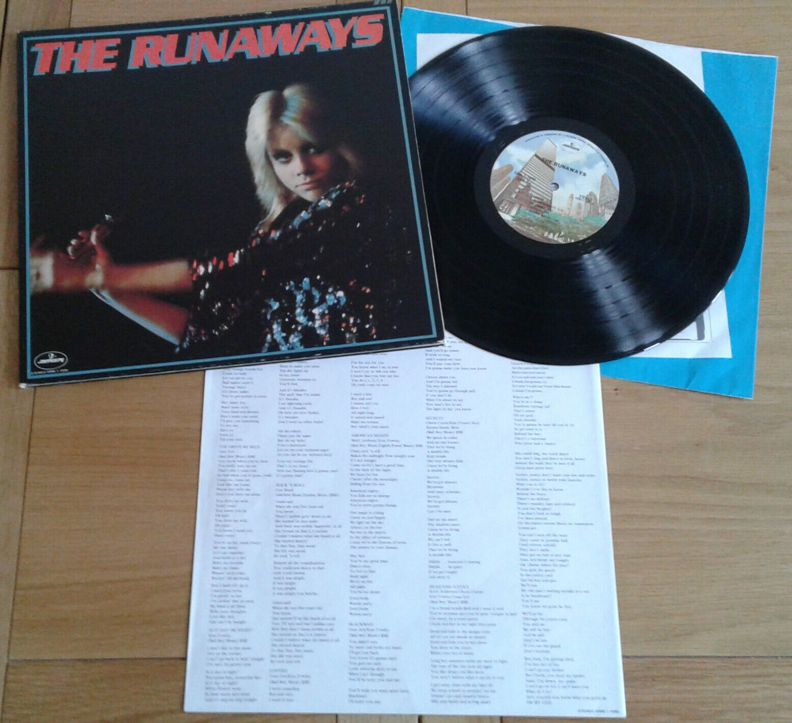 popsike.com - THE RUNAWAYS Rare Original 1976 US Debut LP `G/fold ...