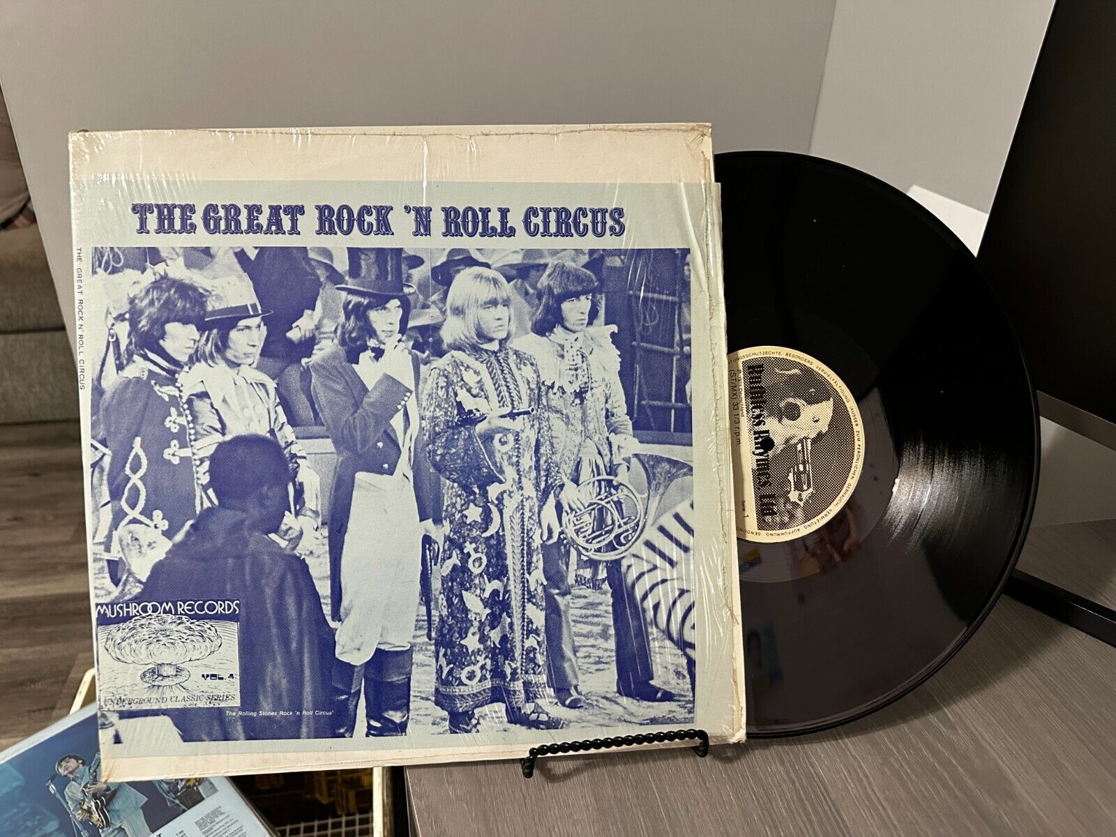 popsike.com - The Great Rock N Roll Circus - Live Mushroom Rolling ...