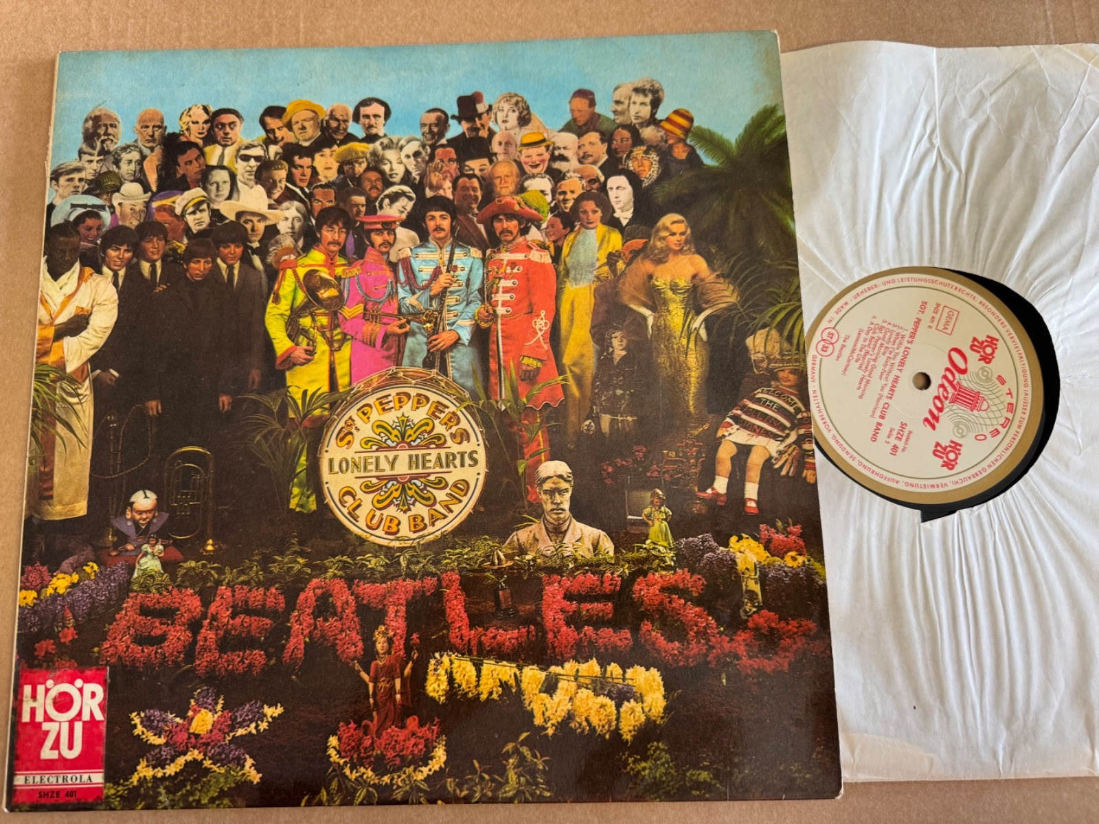 popsike.com - SHZE 401 The Beatles Sgt. Pepper's Lonely Hearts Club ...
