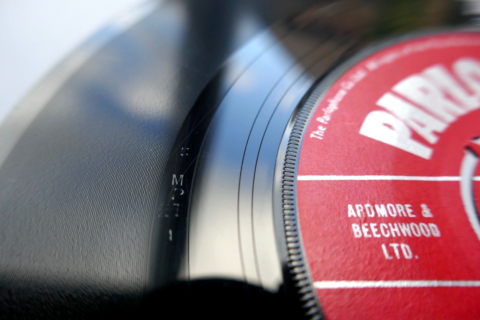 popsike.com - THE BEATLES 45 ' LOVE ME DO ' 1962 - RED PARLOPHONE - EX ...